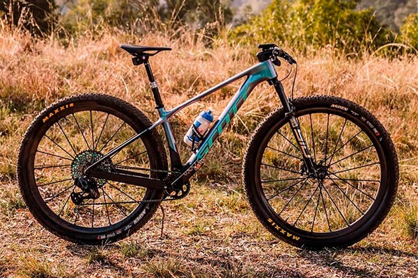 La Specialized S-Works Epic de Kate Courtney, campeona del mundo de XCO ...